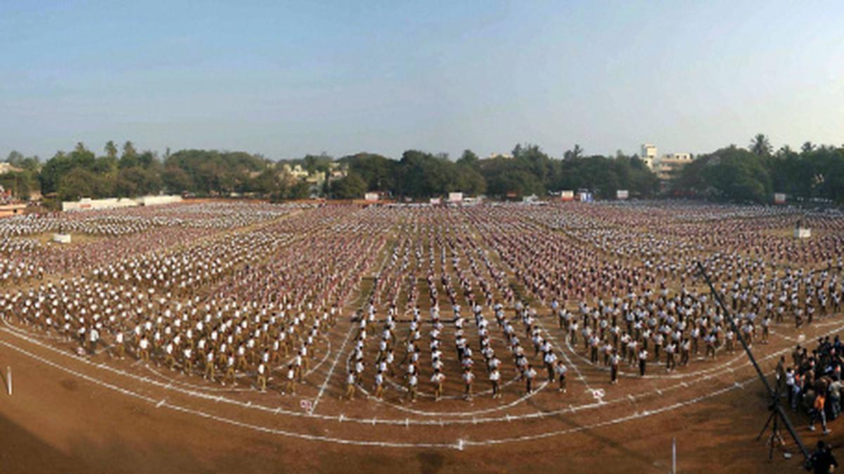Maharashtra students create record for largest lezim dance - The Hindu