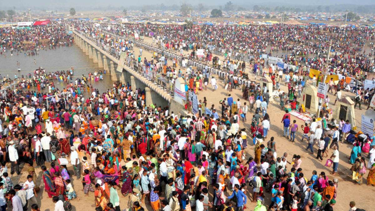 Medaram Jatara crowd may touch 1-cr. mark - The Hindu