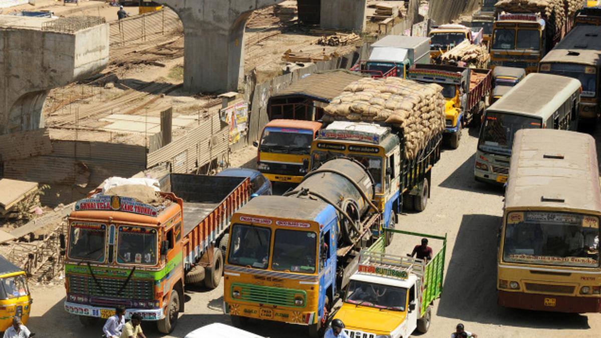 Delay in flyover work causes mayhem at Moolakadai junction - The Hindu