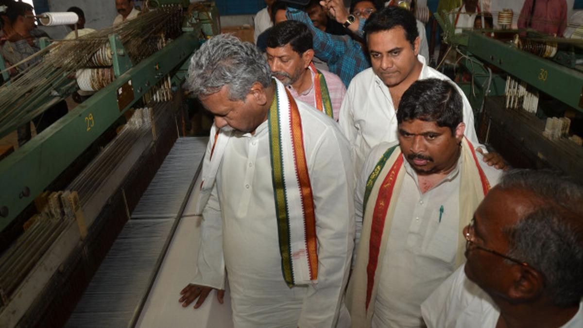 Kavuri announces slew of sops for Sircilla power loom weavers - The Hindu