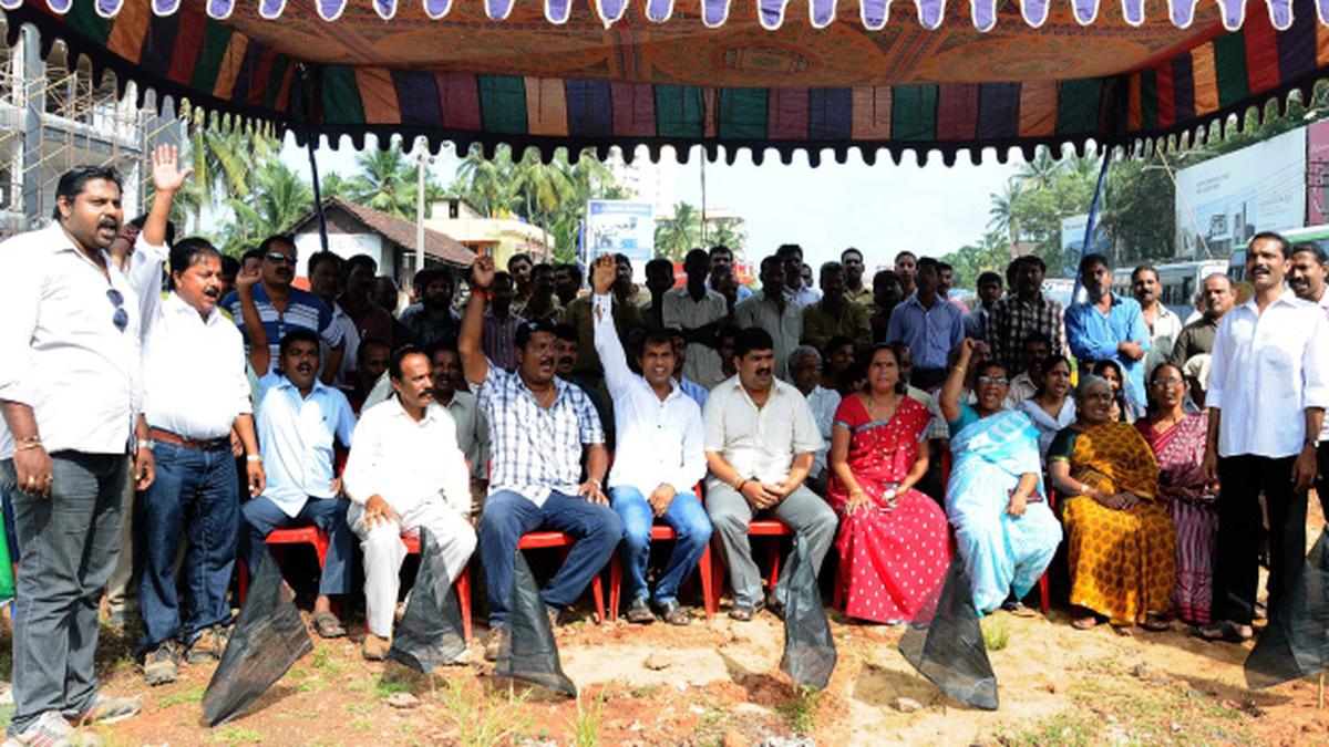 Mangalore residents protest in Nanthoor Circle; demand drains ...