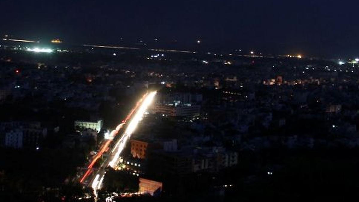 Strike leads to blackout, cripples life in Seemandhra - The Hindu