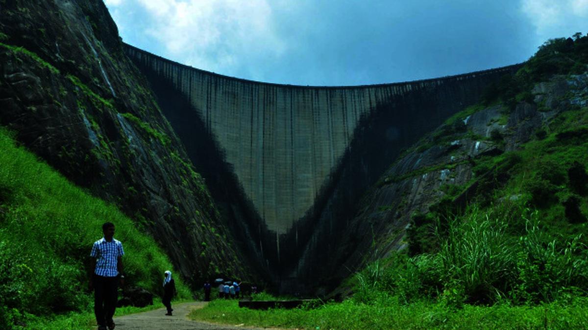 Idukki packed to the brim with tourists - The Hindu