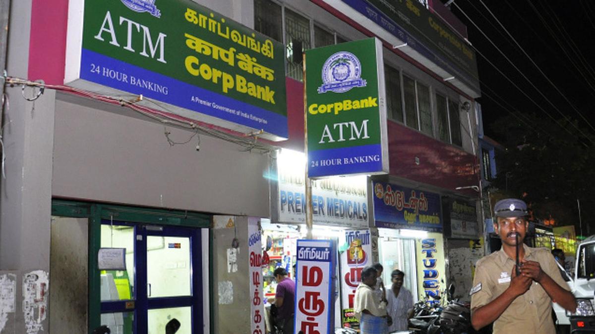 Masked man robs Madurai bank, walks away with Rs.10.60 lakh - The Hindu