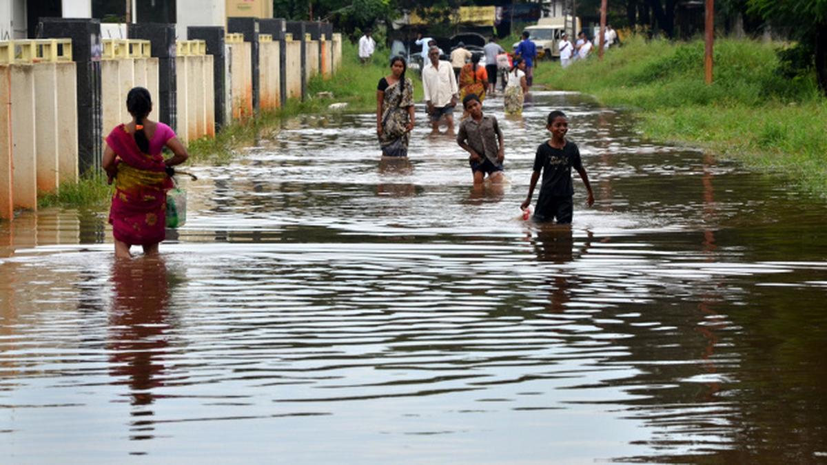 Rain wreaks havoc in city, Guntur district - The Hindu