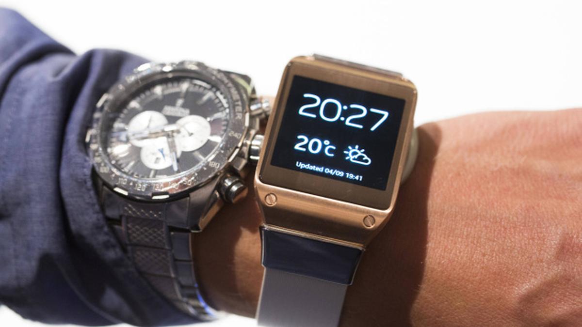 Samsung unveils smartwatch - The Hindu