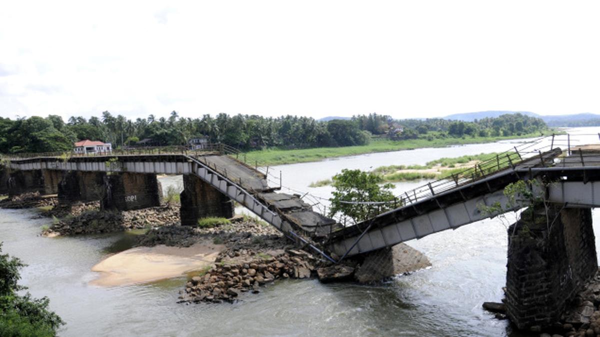 A bridge to Kochi’s past lies in ruins - The Hindu