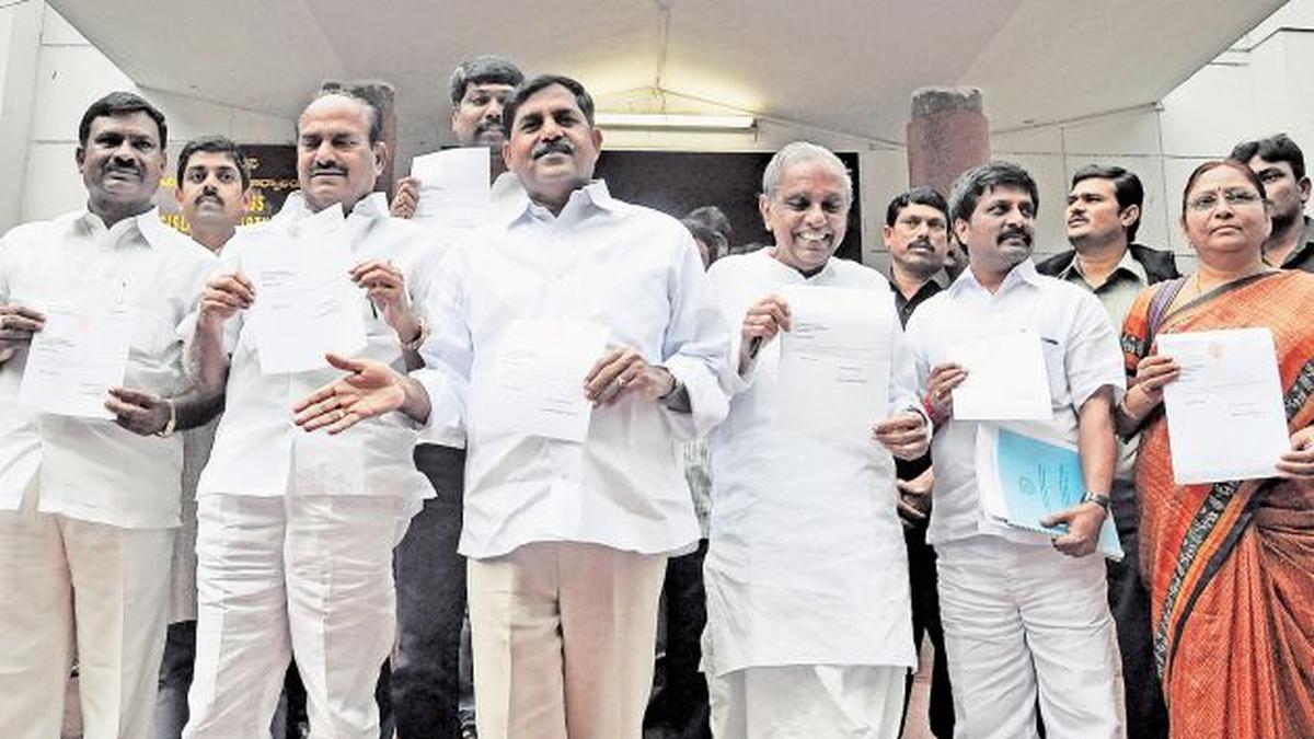 Kiran Reddy staves off crisis - The Hindu