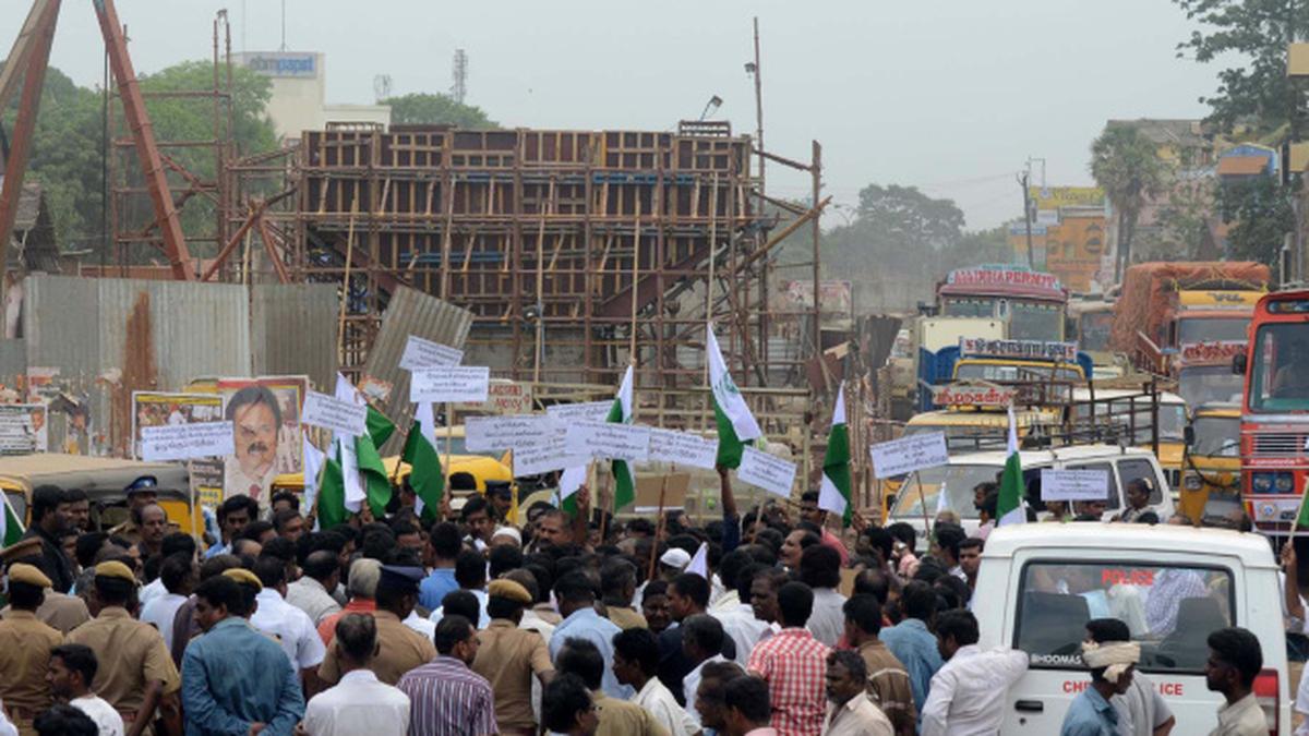 Moolakadai flyover delay angers residents - The Hindu
