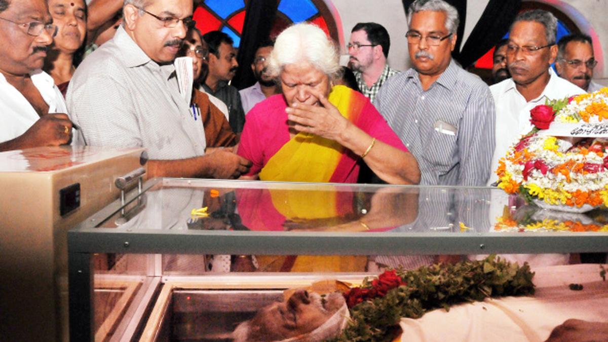 Tearful adieu to Marathe - The Hindu