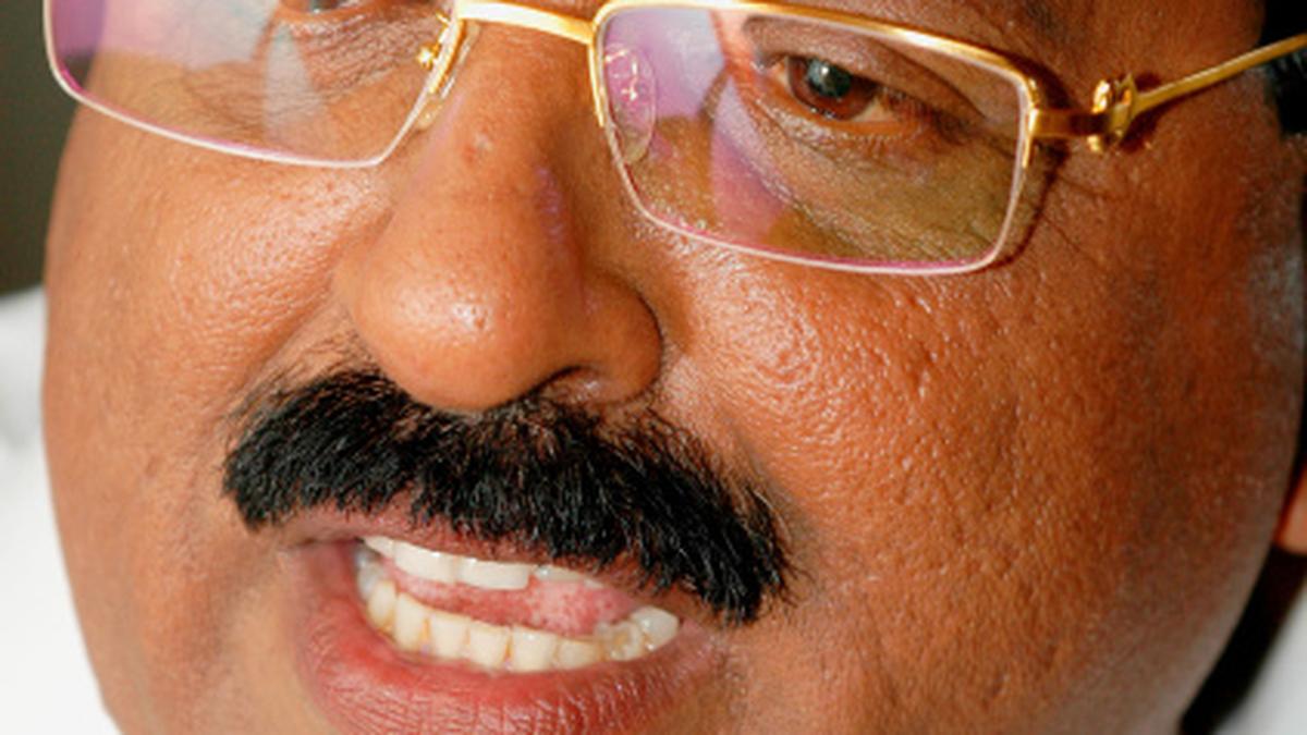 Rajmohan Unnithan attacked at station - The Hindu