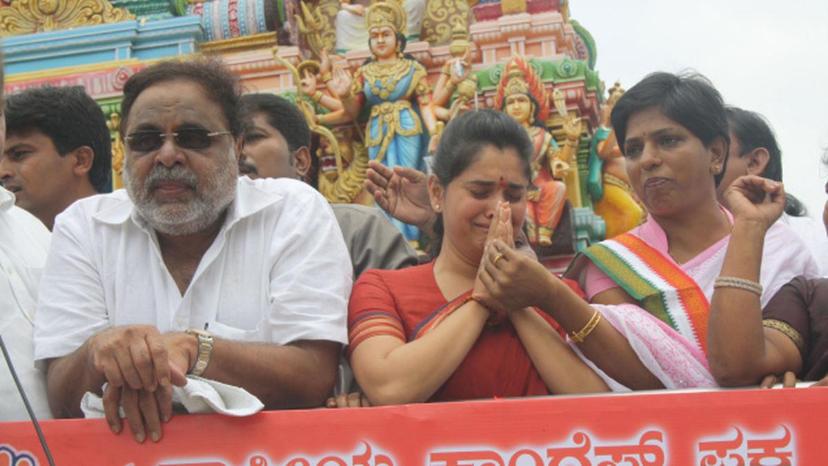 Emotional Ramya on the Mandya campaign trail - The Hindu