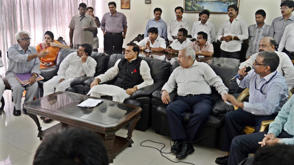 Blast: HPCL CMD promises probe - The Hindu