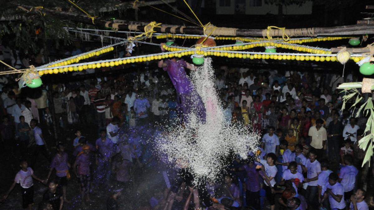 ‘Mosaru Kudike’ enthrals people - The Hindu