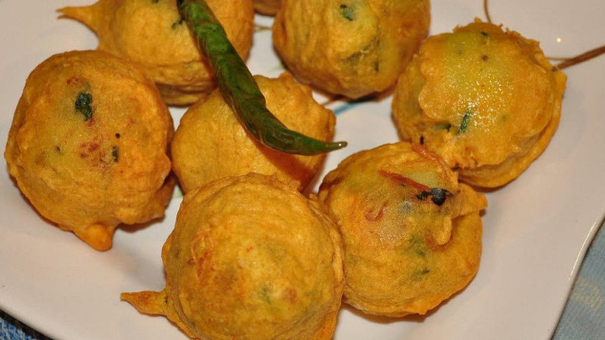 How to make... Batata vada - The Hindu
