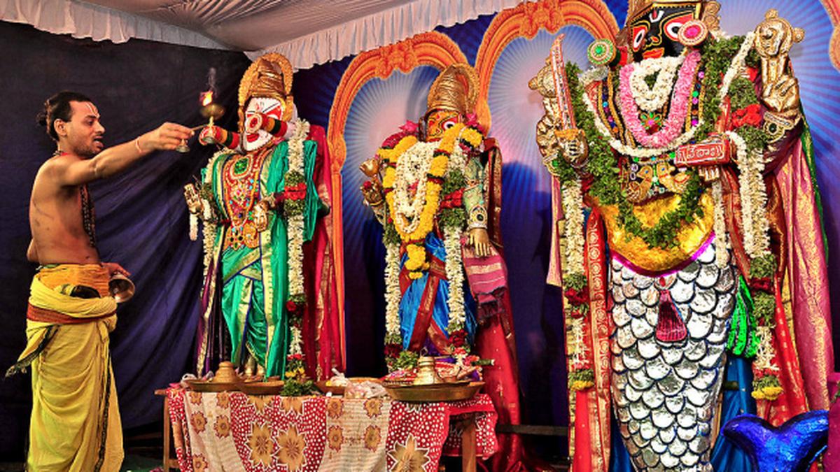 Devotees worship Lord Jagannath in ‘Matsyavataram’ - The Hindu