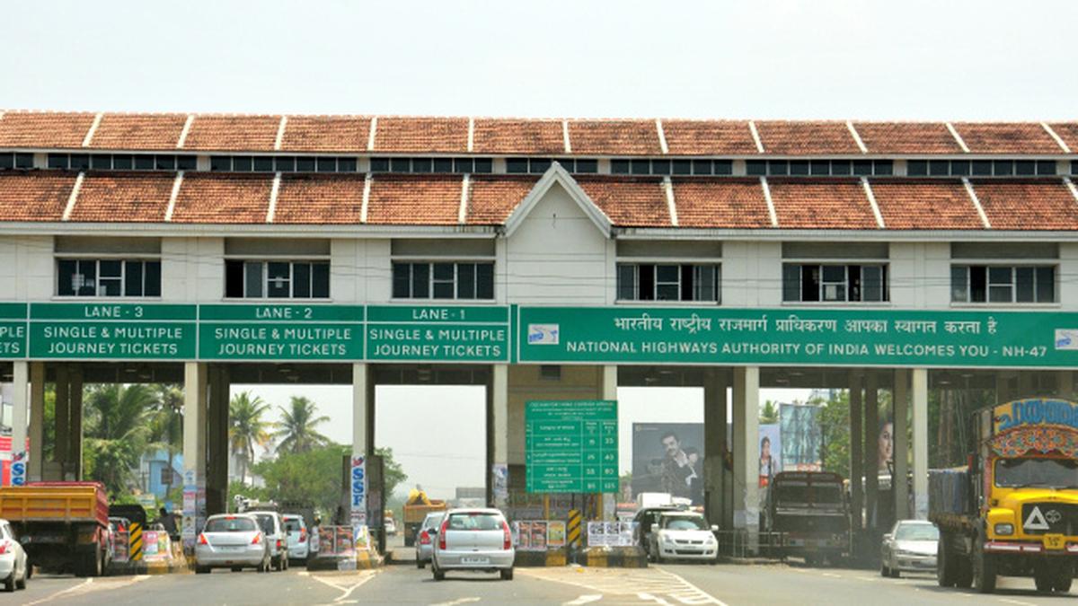At Kumbalam toll plaza, numbers do not add up - The Hindu