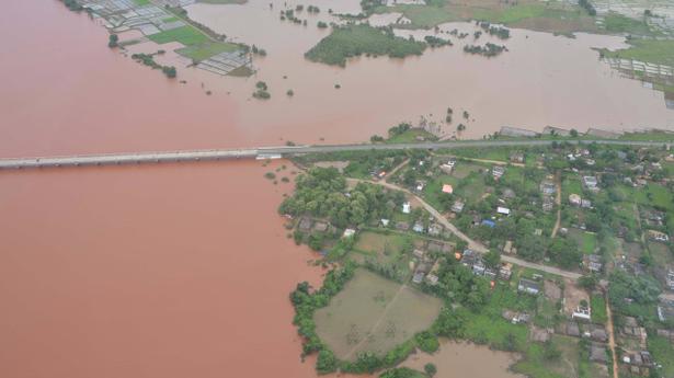 Protest over tardy relief effort in Kunavaram - The Hindu