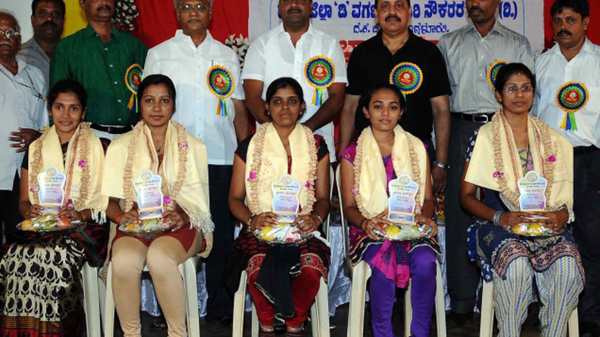 Group ‘D’ employees’ salary ‘not enough’ - The Hindu