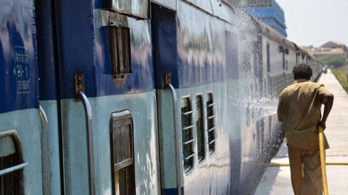 Sanghamitra Express running late - The Hindu