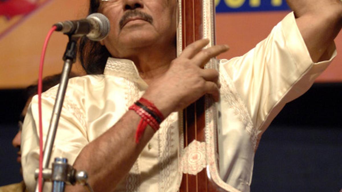 Choodamani awards for T.V. Gopalakrishnan, E. Gayathri - The Hindu