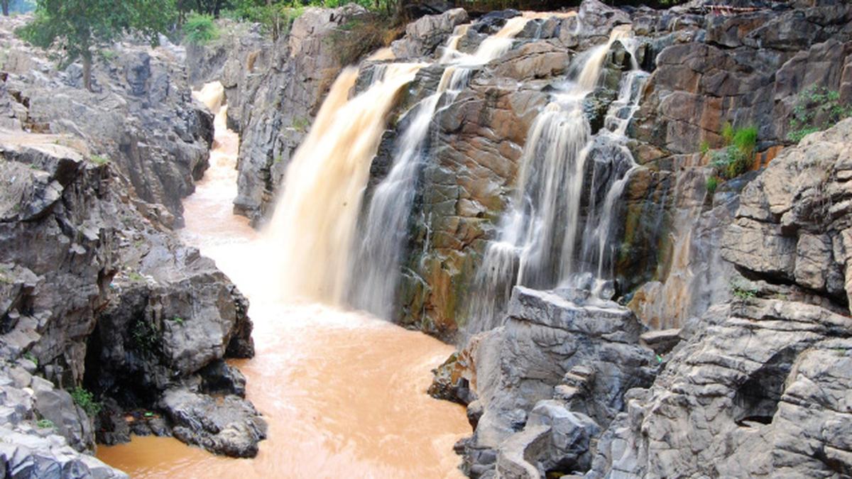 Rain brings more water to Mettur dam - The Hindu