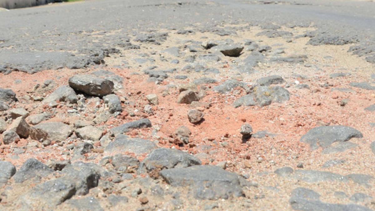 Erode roads in bad condition - The Hindu