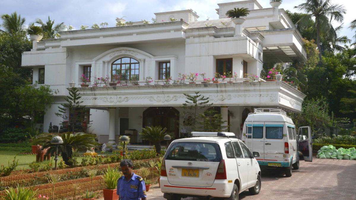 I-T searches on SRM institutions’ premises - The Hindu