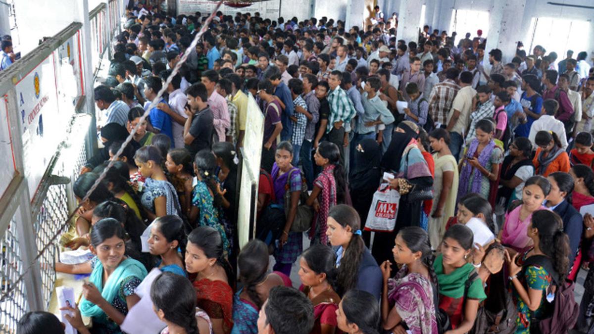 Mad rush at RTC bus pass counters - The Hindu