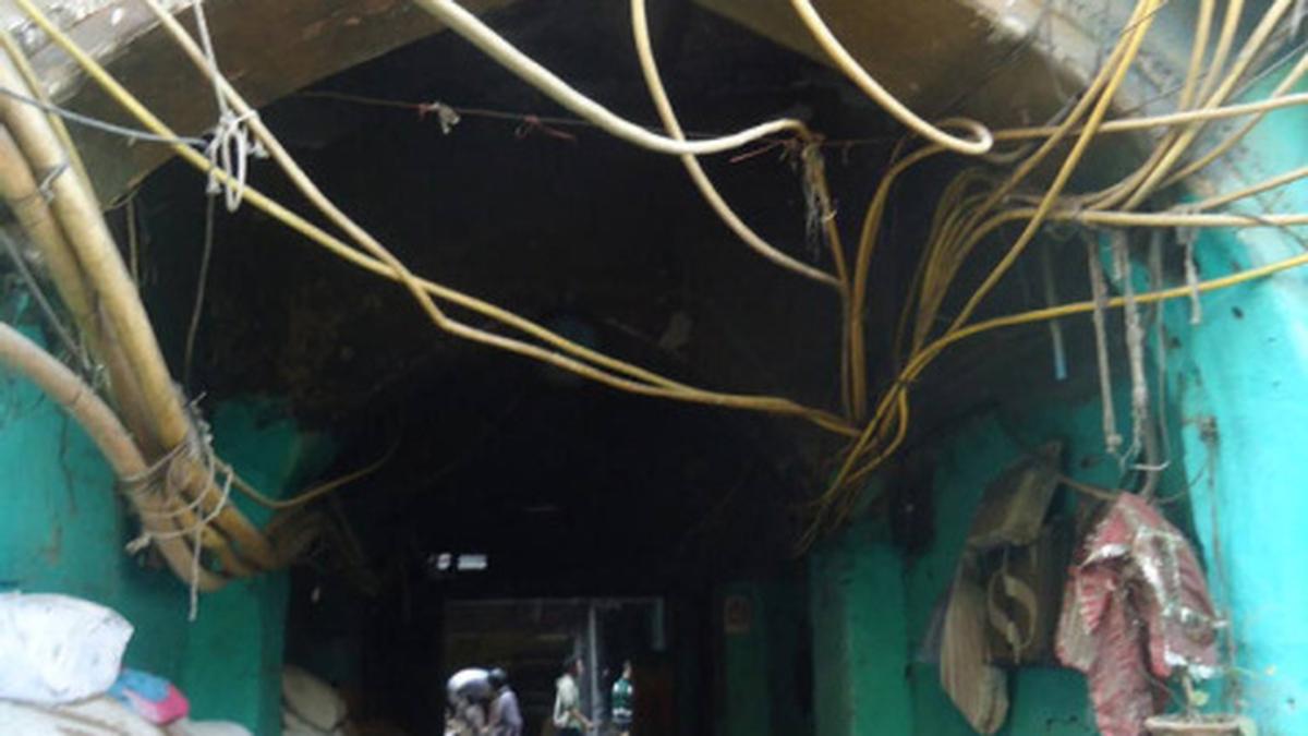 Zeenat Mahal haveli turns a free-for-all ground for encroachers - The Hindu