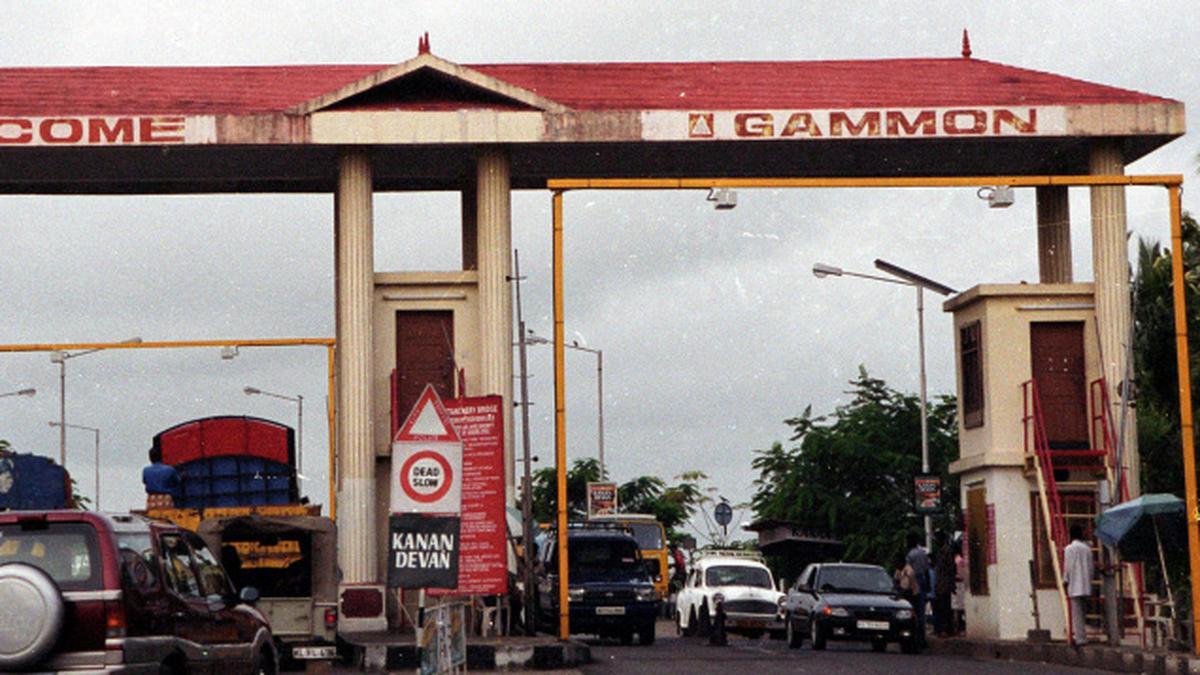 Mattancherry bridge takes a heavy toll on commuters - The Hindu