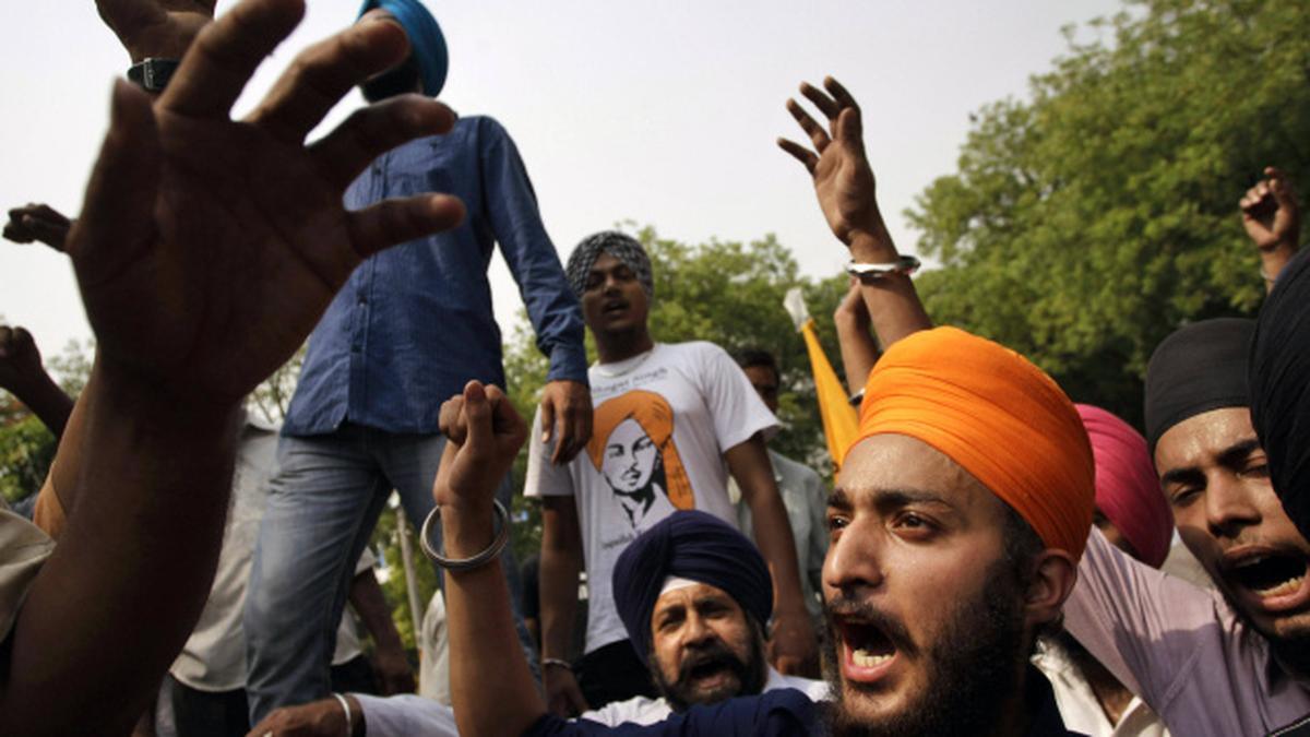 Sikhs continue to protest - The Hindu