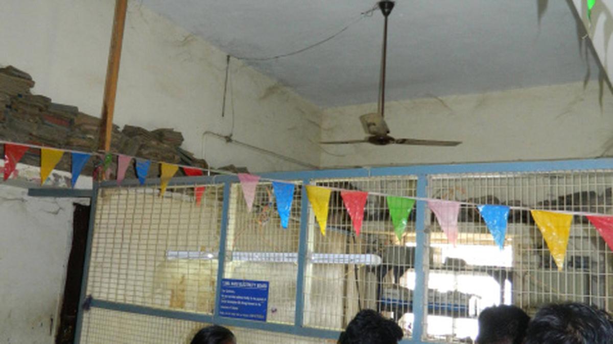 EB sub-station at Perungudi in utter disrepair - The Hindu