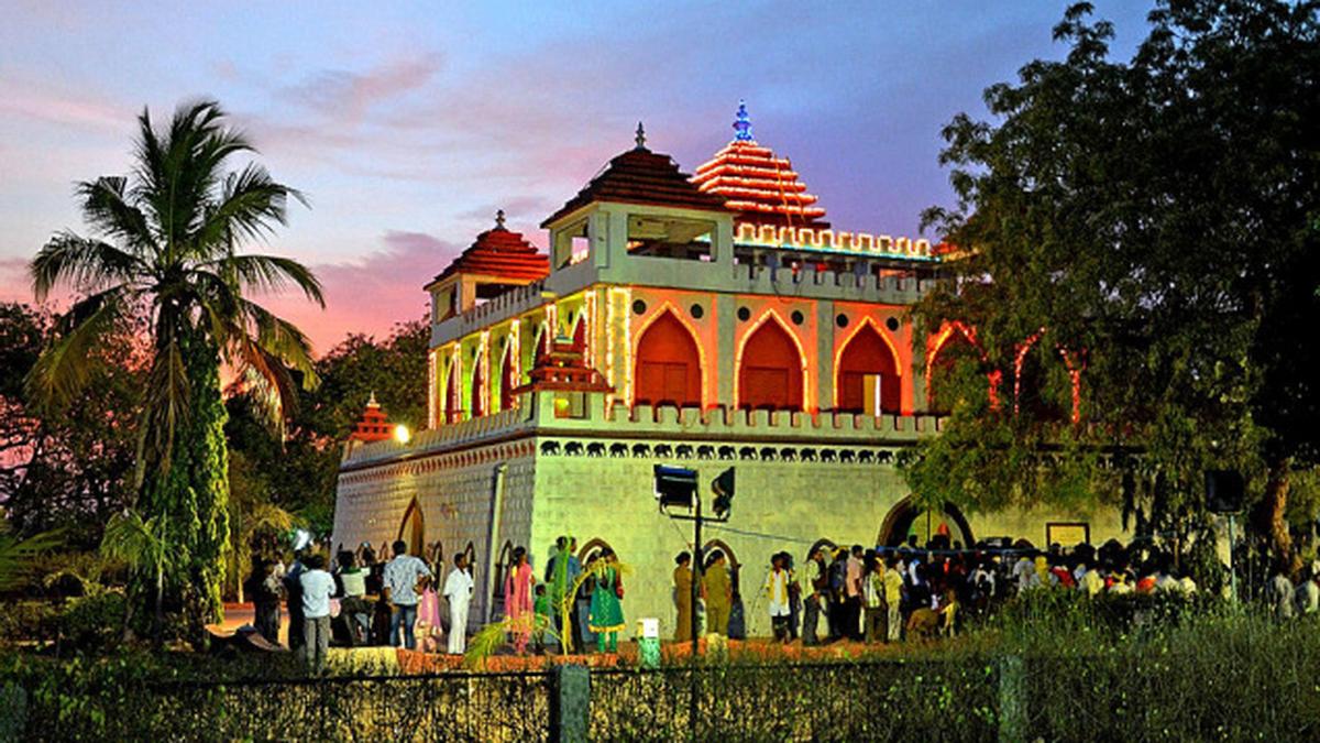 Kattabomman fest celebrated - The Hindu