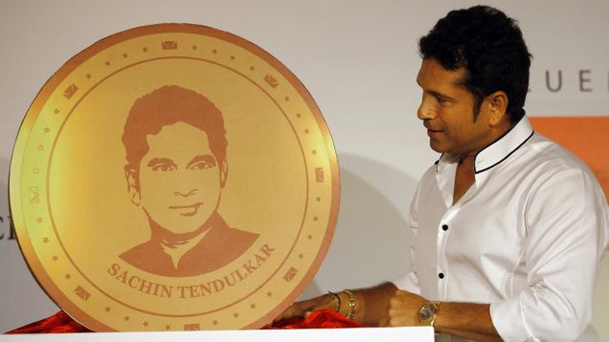 Gold coins bearing Sachin’s face, signature launched - The Hindu