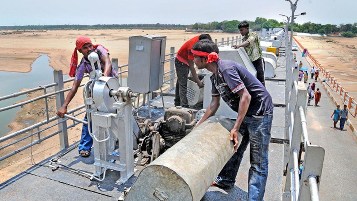 Mukkombu barrage gets an overhaul ahead of monsoon - The Hindu
