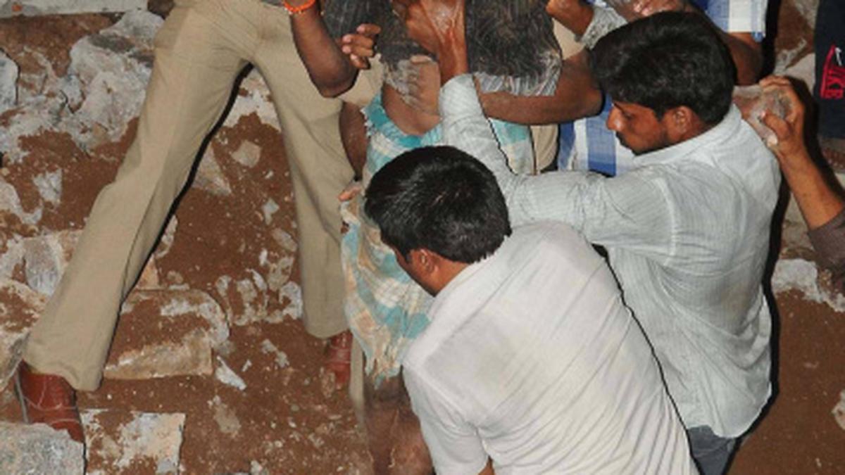 Labourer buried alive in wall collapse - The Hindu