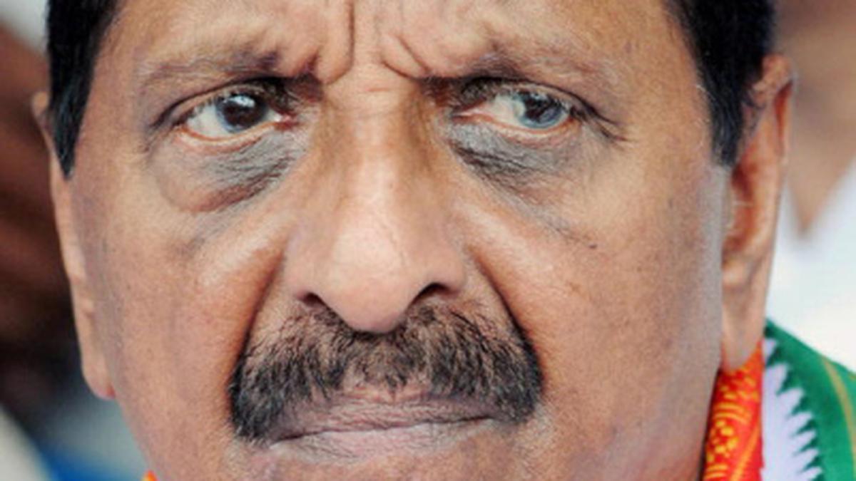 Pillai meets Chandy, takes up son’s case - The Hindu