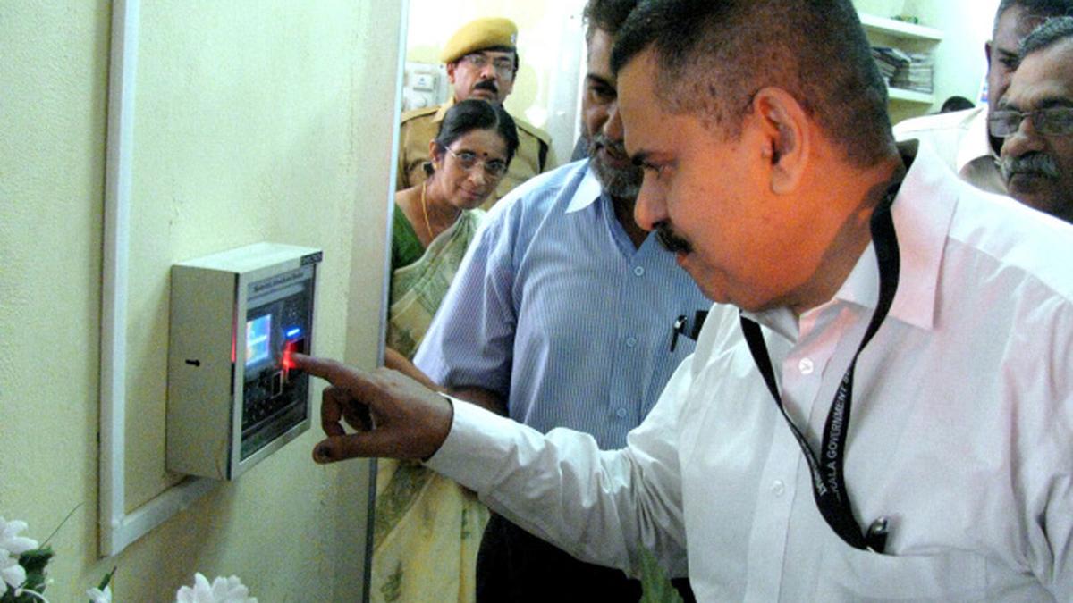 Biometric punching begins at University of Kerala - The Hindu