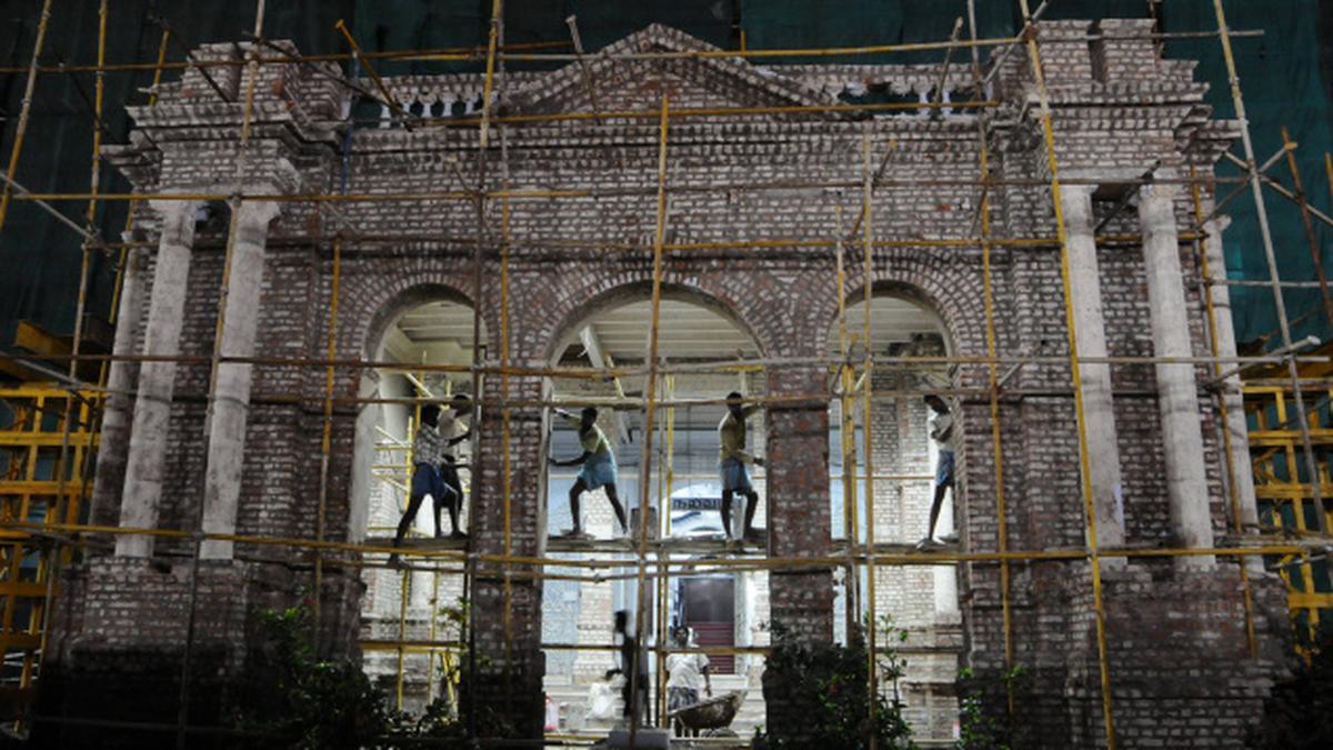 Sculptors work through the night to restore Ripon Buildings on time ...