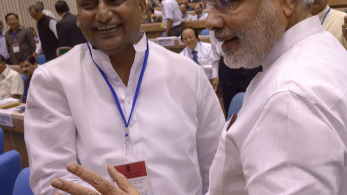 Kiran briefs Azad on power tariff relief - The Hindu