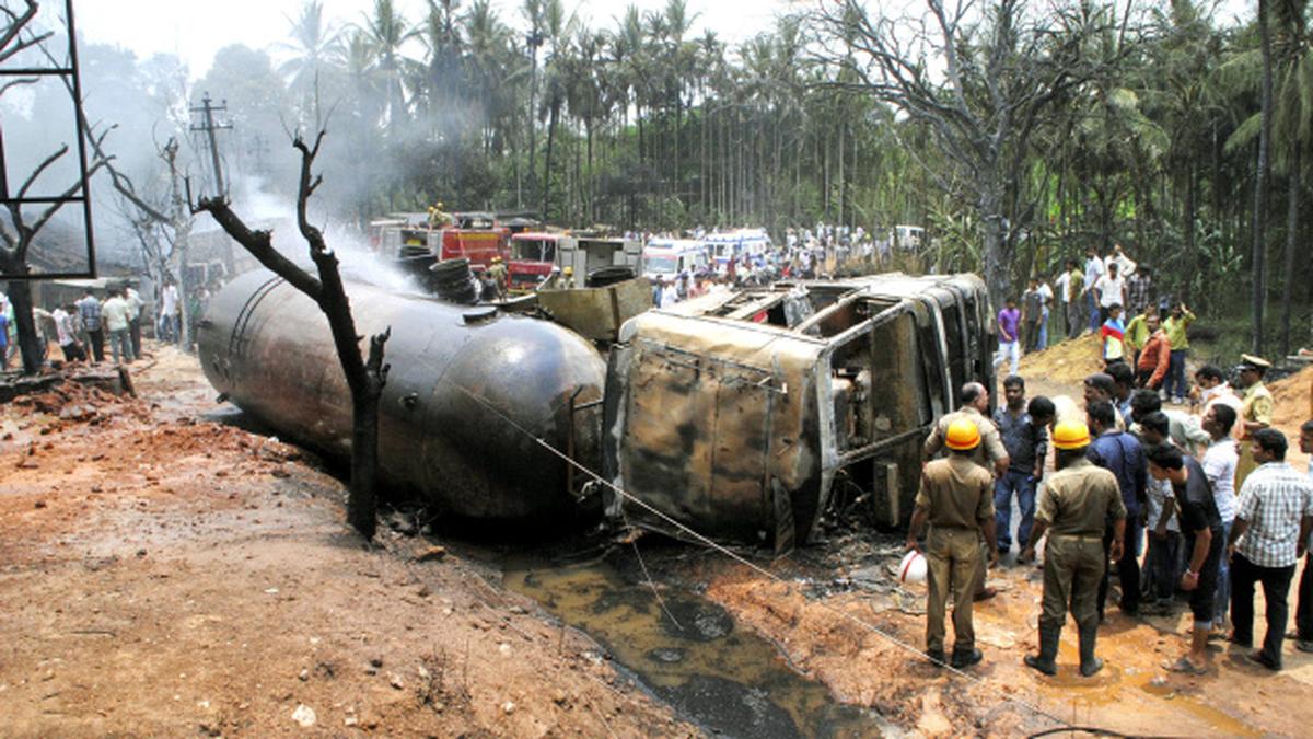 Gas tanker fire kills eight - The Hindu