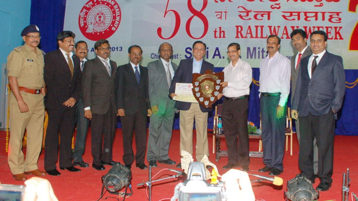 Overall efficiency shield for SWR’s Mysore Division - The Hindu