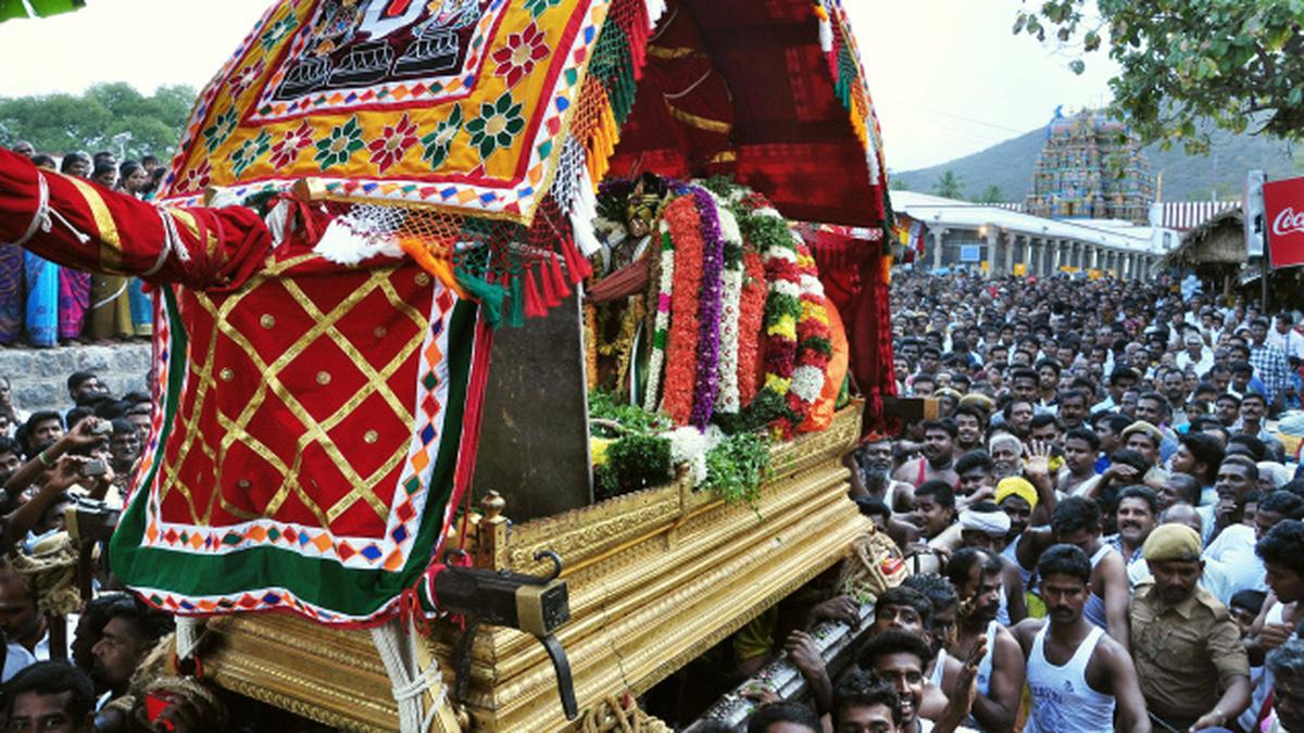 Lord Kallazhagar is here - The Hindu