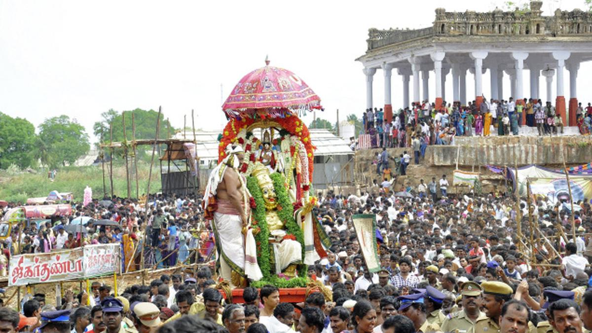 All eyes on Kallazhagar - The Hindu