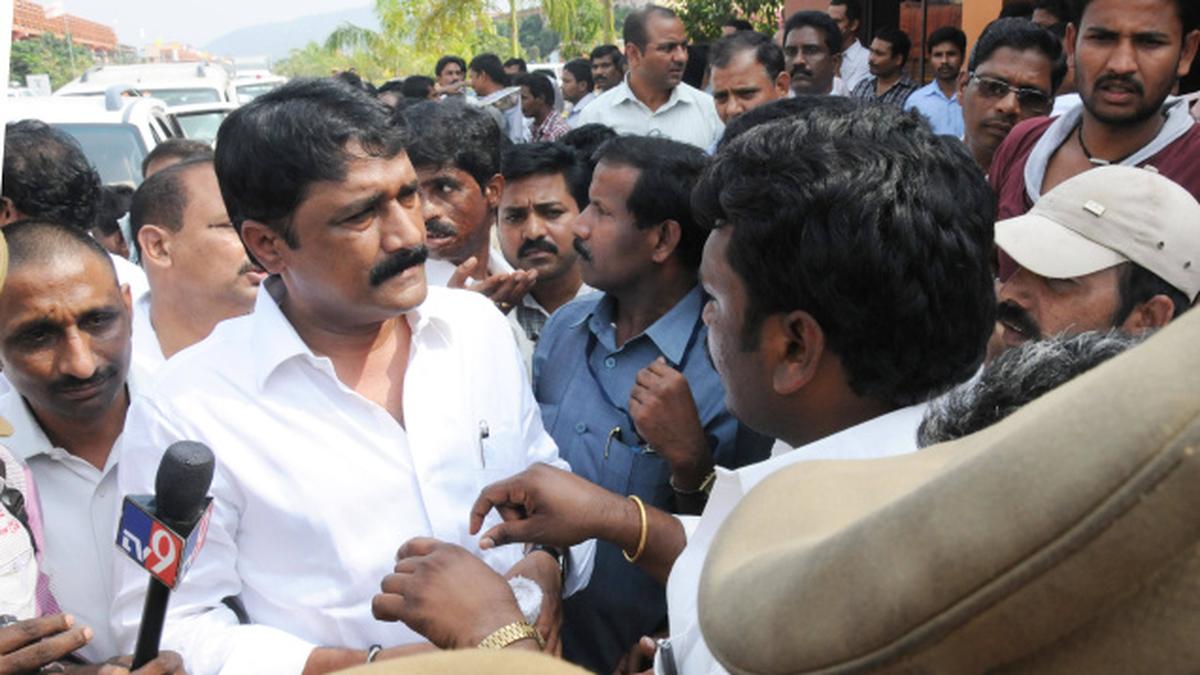 Hetero Drugs asked to suspend all operations - The Hindu