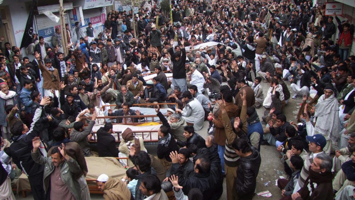 Hazara Shias refuse to bury blast dead for second day - The Hindu