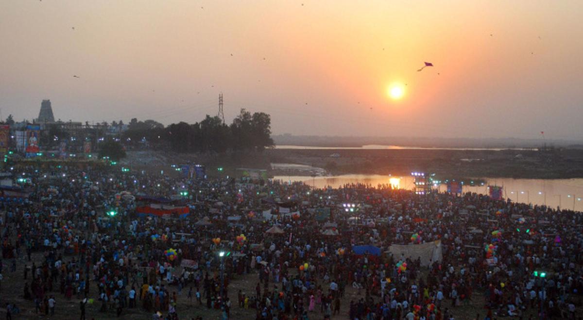 Lakhs celebrate ‘gobbemma festival’ - The Hindu