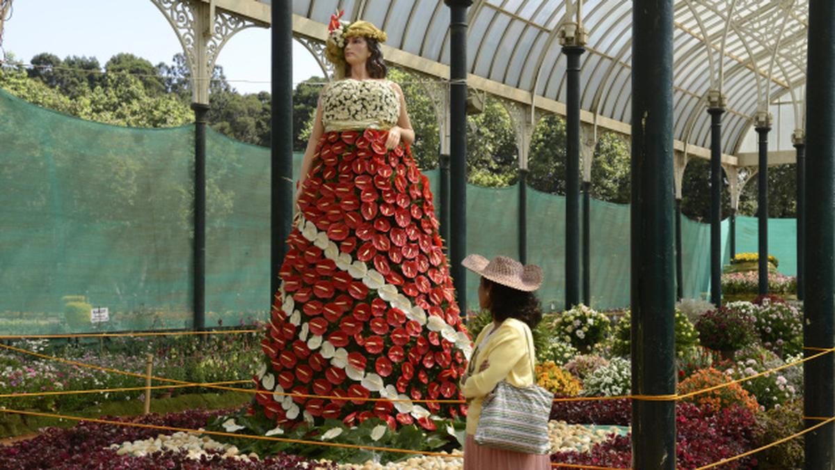 Towering exhibits wow visitors at Republic Day Flower Show - The Hindu