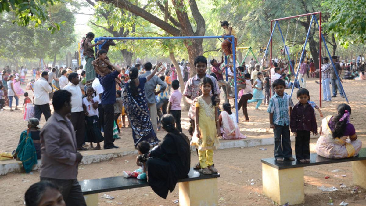 A sea of faces throng tourist spots for Kaanum Pongal - The Hindu